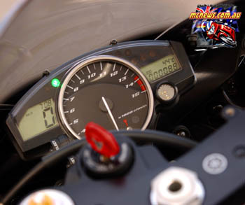 Yamaha YZF-R1 Review Test 2004
