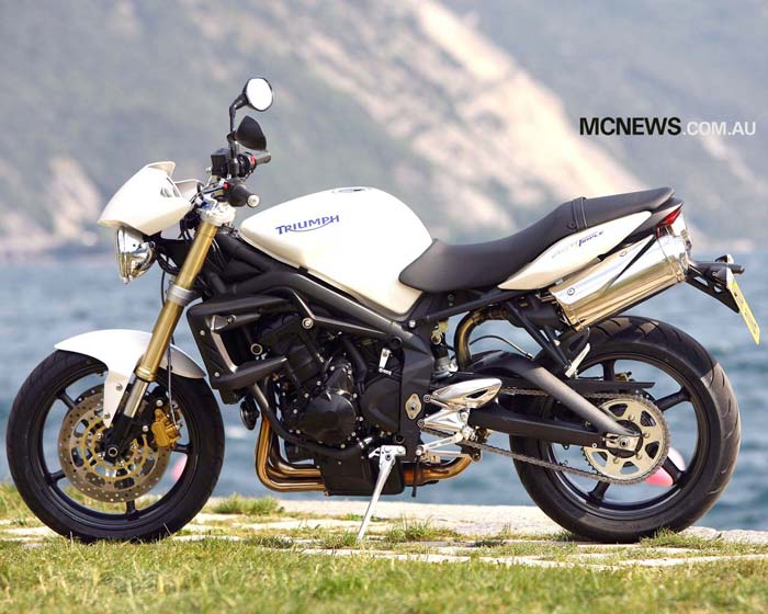 Triumph Street Triple Review | MCNews