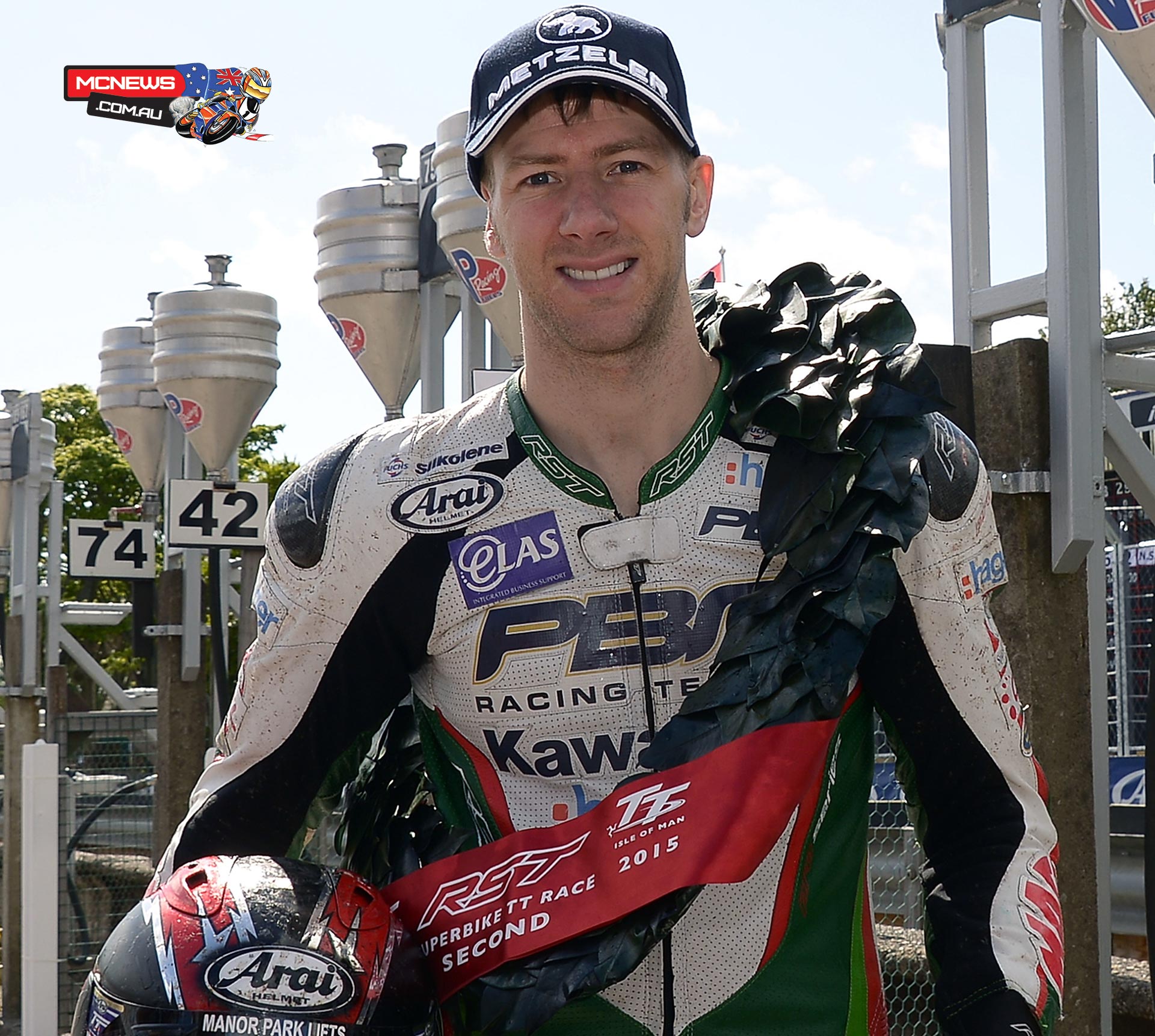 Bruce Anstey wins IOM TT Superbike | MCNews