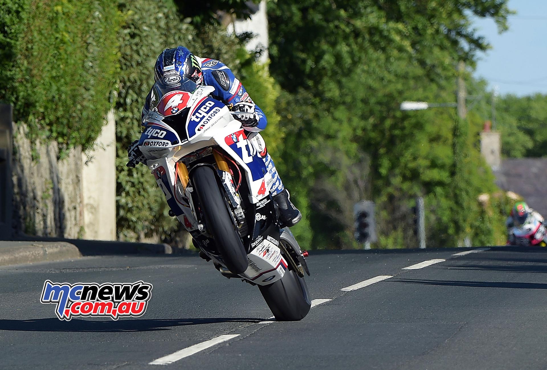 Ian Hutchinson | New TT outright lap record | MCNews
