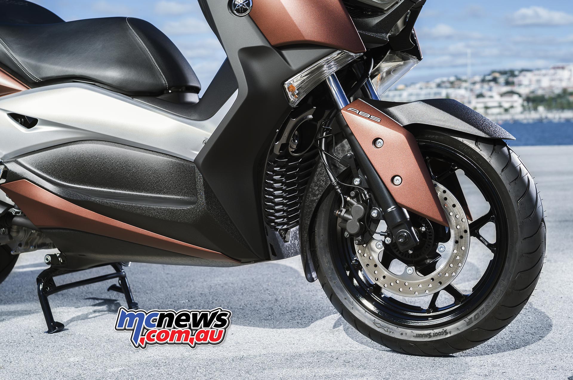 2017 Yamaha X-Max 300 | New big scoot from Yamaha | MCNews