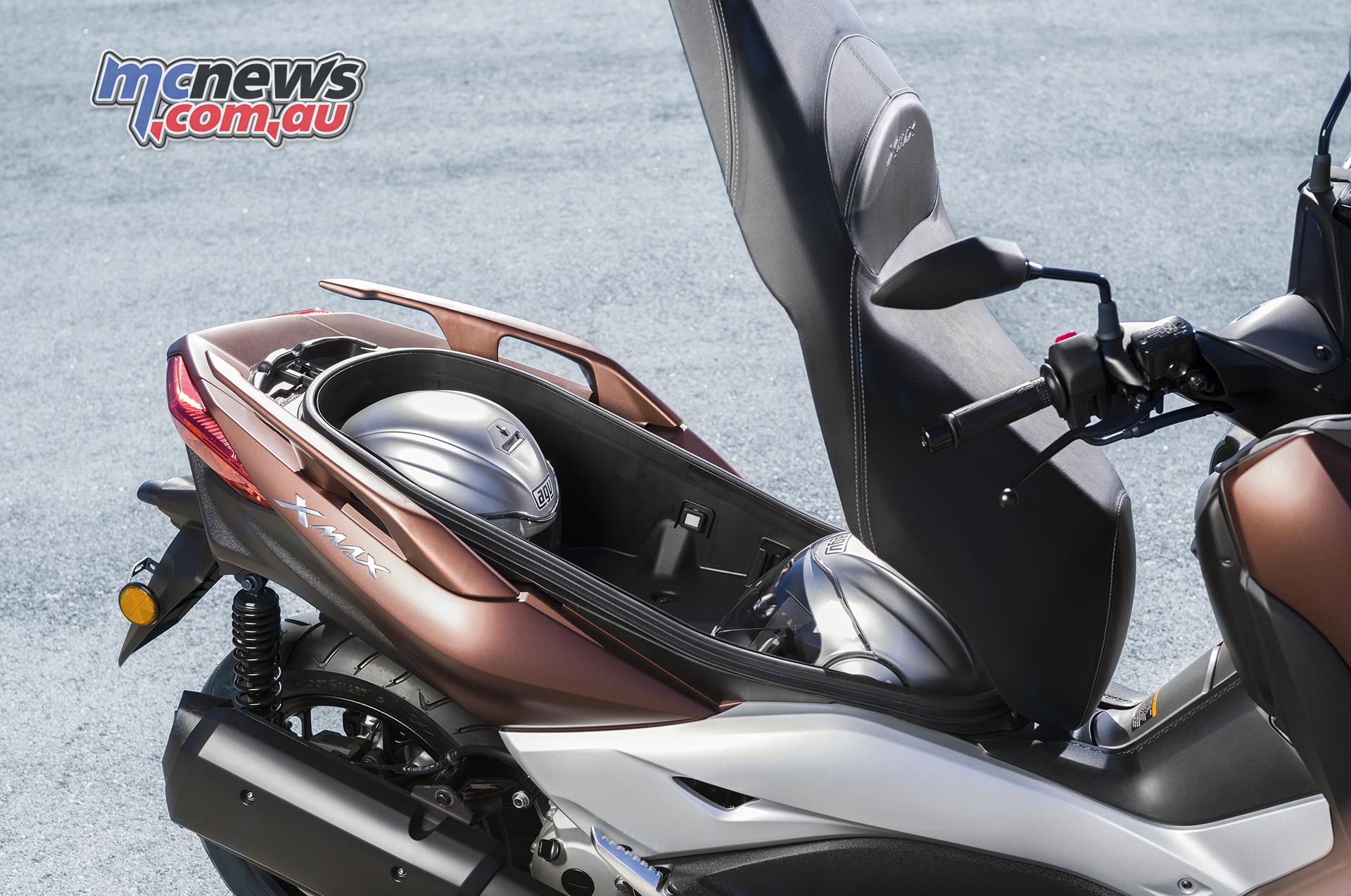 2017 Yamaha X-Max 300 | New big scoot from Yamaha | MCNews