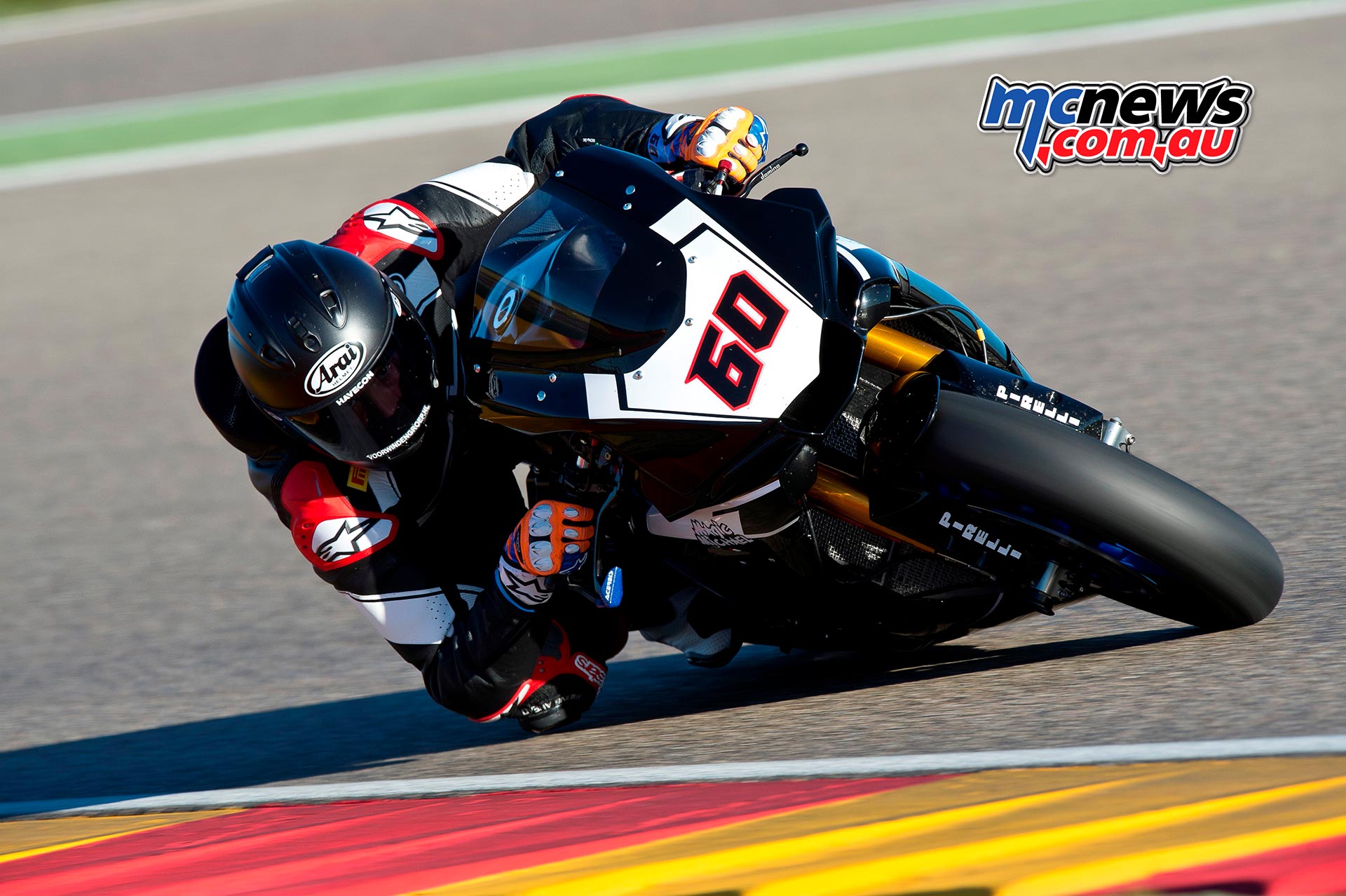 Michael Van der Mark rides WorldSBK YZF-R1 | MCNews