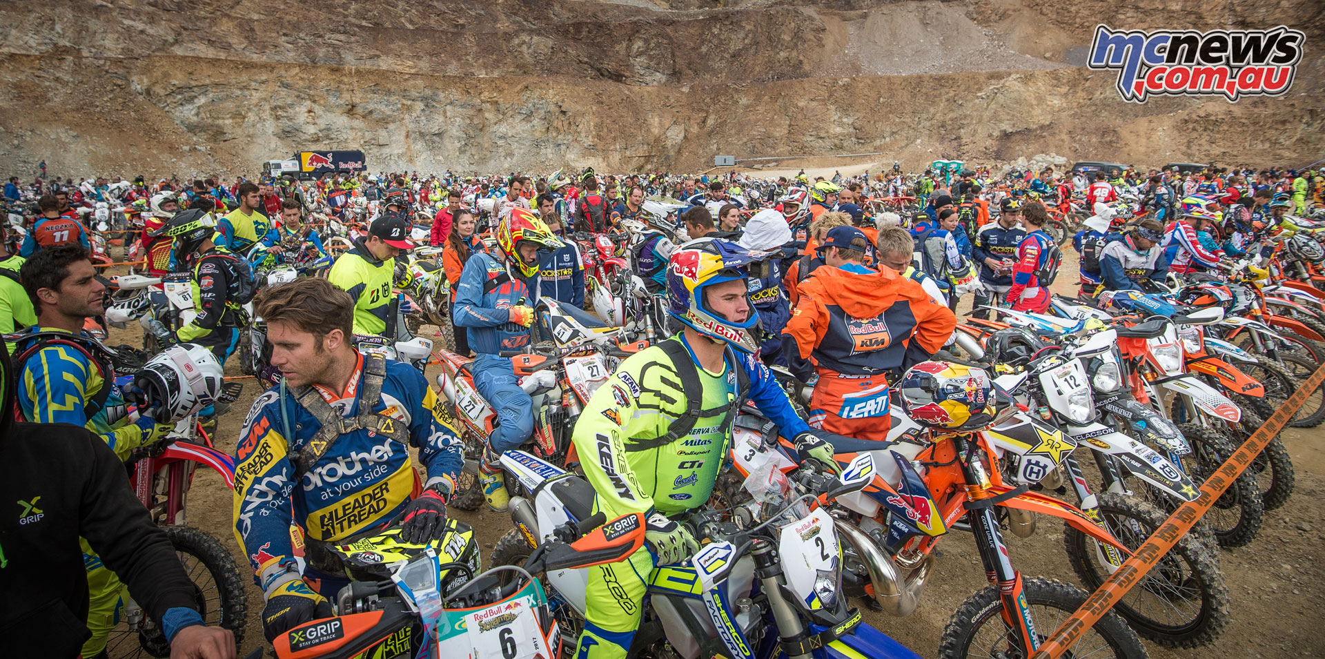 Alfredo Gomez wins 2017 Red Bull Hare Scramble | MCNews
