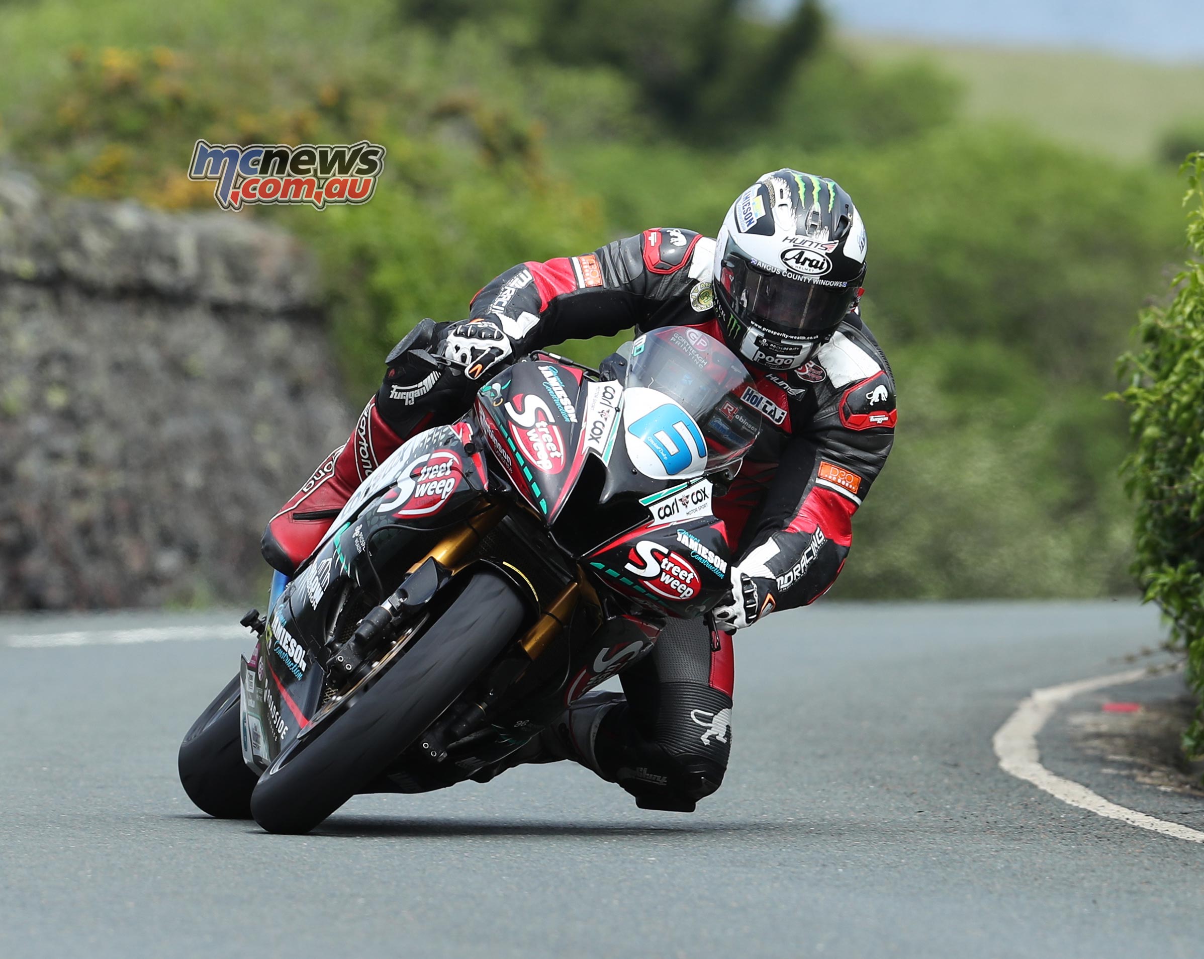Michael Dunlop wins opening Supersport TT | MCNews