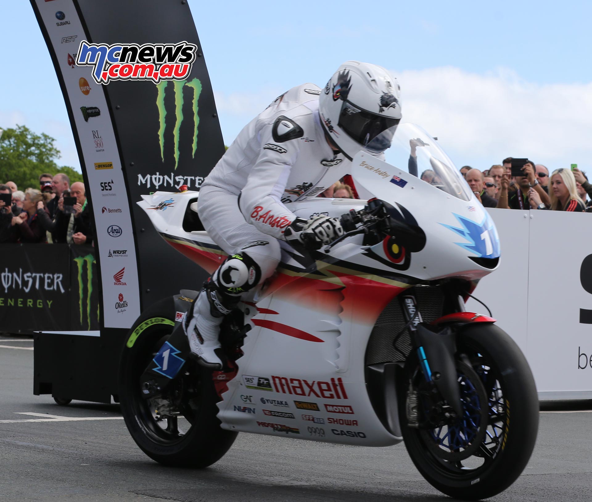 Bruce Anstey successfully defends SES TT Zero title | MCNews