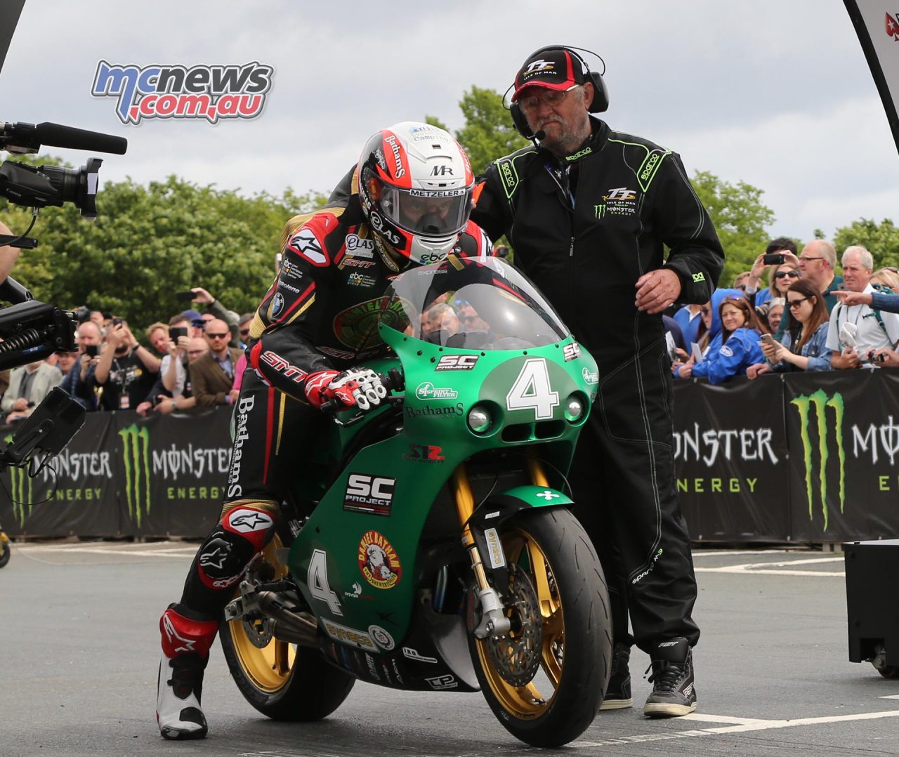 Michael Rutter takes Lightweight TT win | Brookes 6th | MCNews