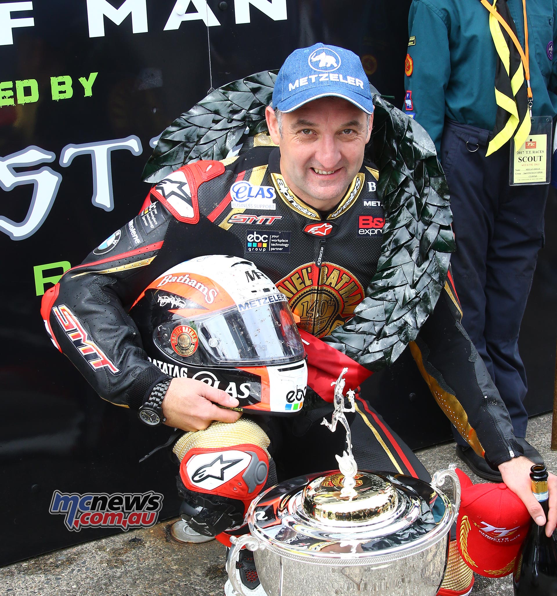 Michael Rutter takes Lightweight TT win | Brookes 6th | MCNews