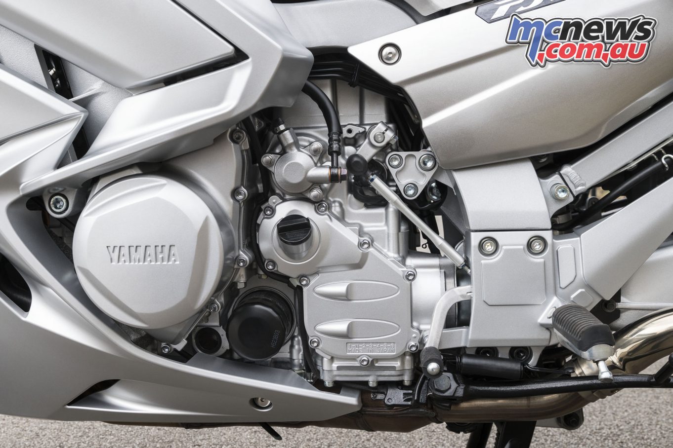 2017 Yamaha FJR1300 Review | Super-smooth villainy | MCNews