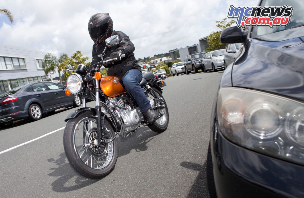 Suzuki TU250X Review | Retro nimble city 250 | LAMS | MCNews