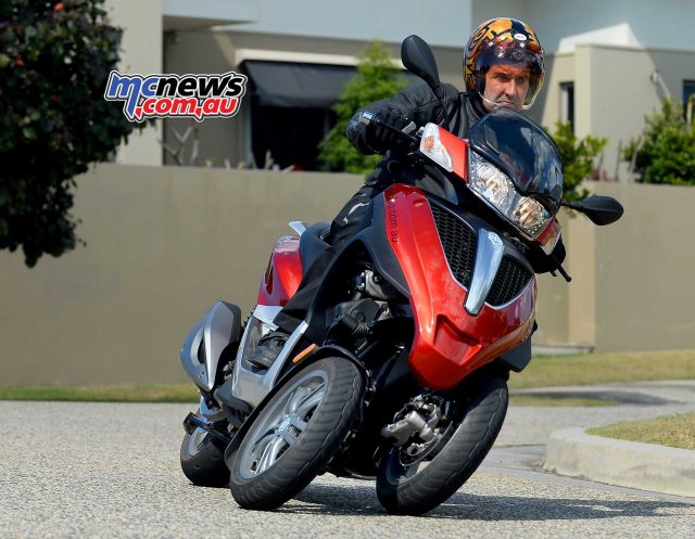 New Piaggio MP3 models debut in Paris | MCNews