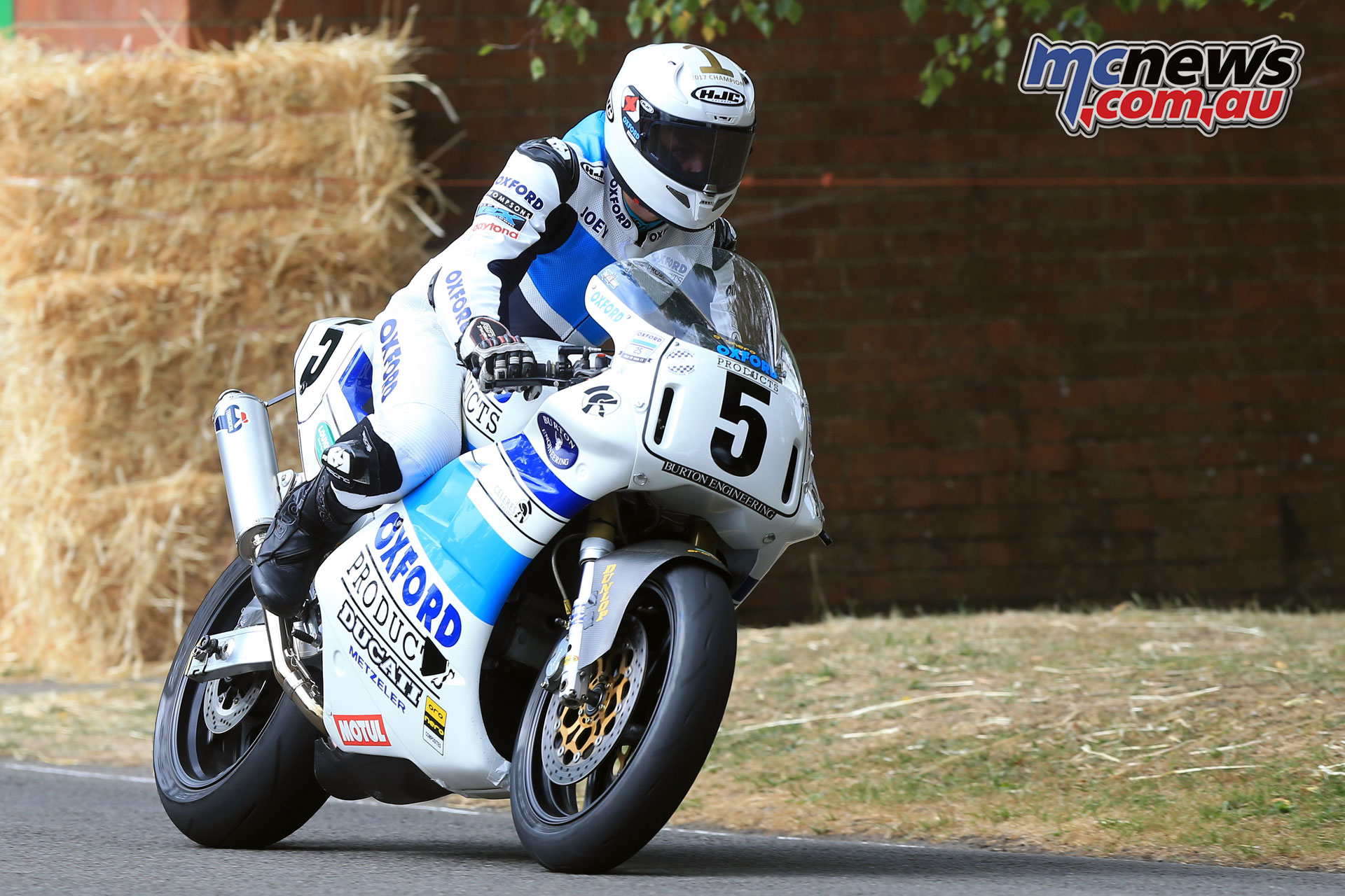 Hillier & Thompson join Oxford Team Ducati for Classic TT | MCNews