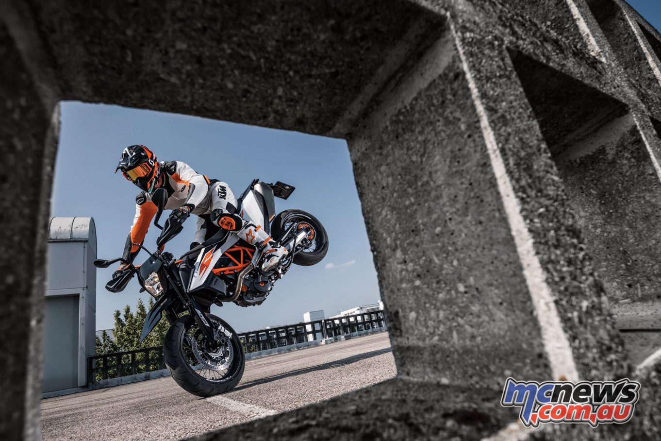2019 KTM 690 SMC R | Upgraded engine and suspension | MCNews