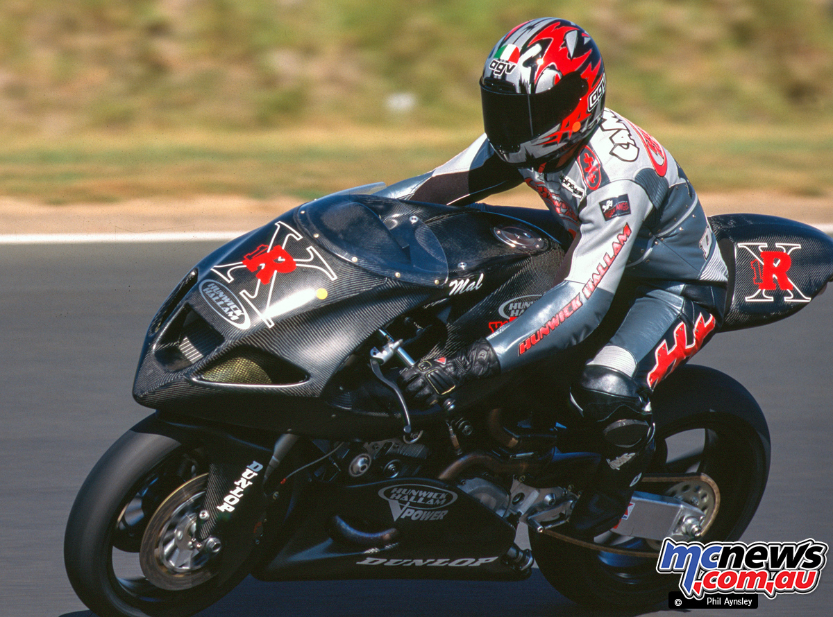 Hunwick Hallam X1R Racer | MCNews