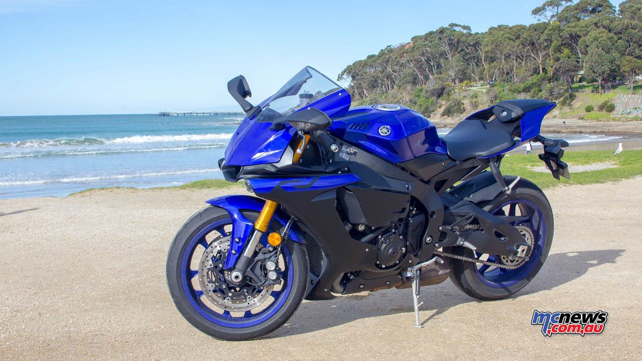2019 Yamaha YZF-R1 Review | Motorcycle Test | MCNews