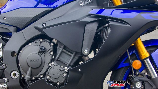 2019 Yamaha YZF-R1 Review | Motorcycle Test | MCNews