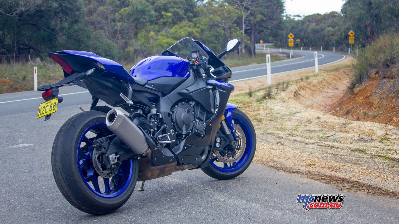 2019 Yamaha YZF-R1 Review | Motorcycle Test | MCNews