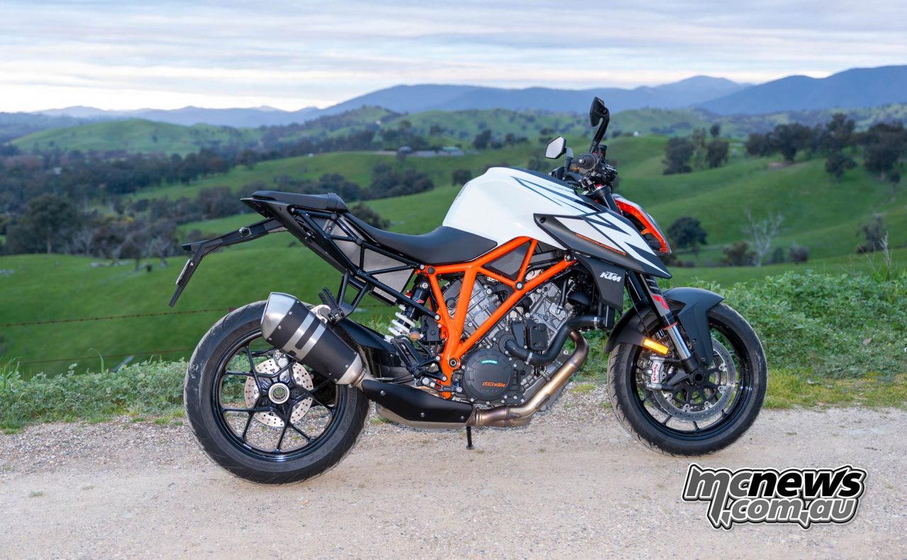 2019 KTM 1290 Super Duke R Review | MCNews