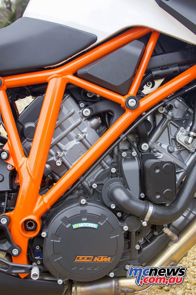 2019 KTM 1290 Super Duke R Review | MCNews