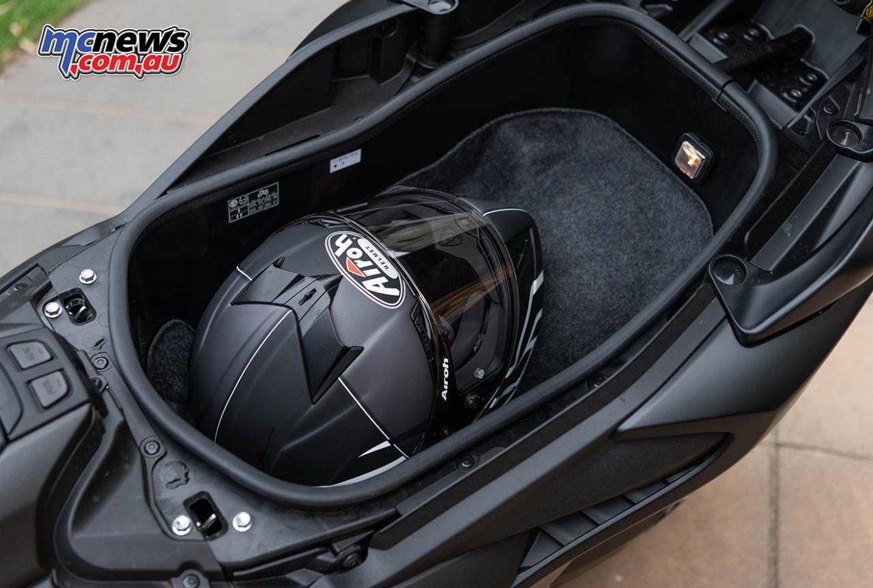 Yamaha TMAX 560 Review | MCNews