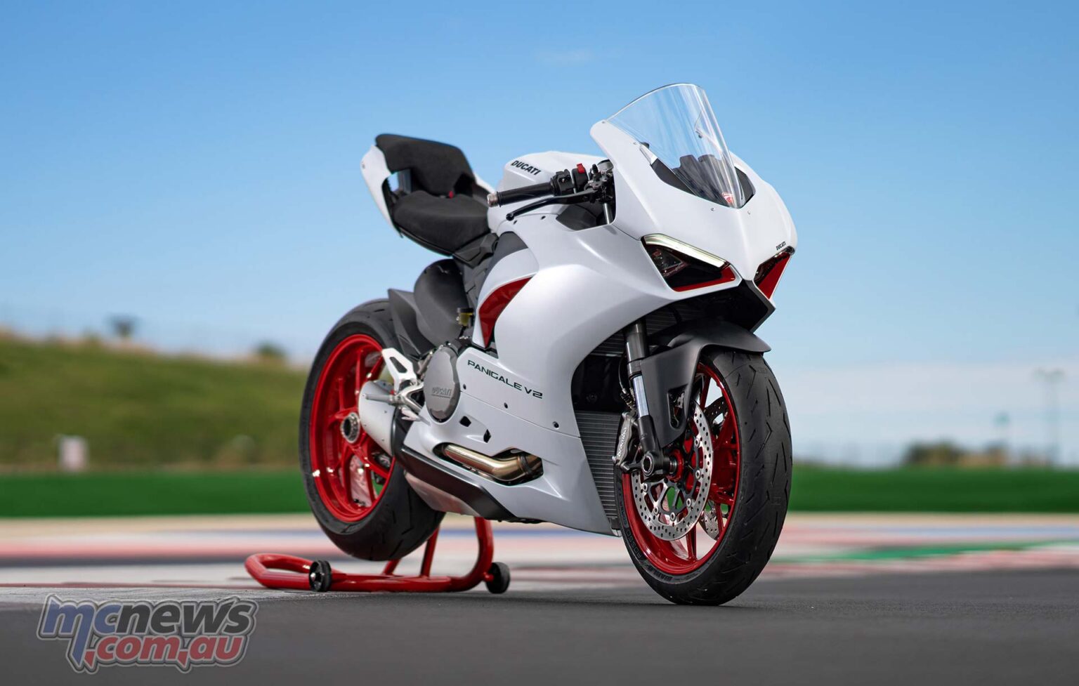 New White Rosso livery for Ducati Panigale V2 | MCNews
