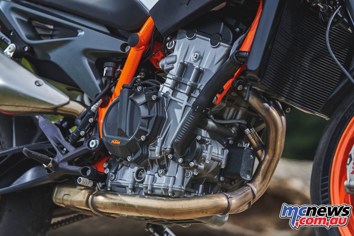 KTM 890 Duke R Review | MCNews