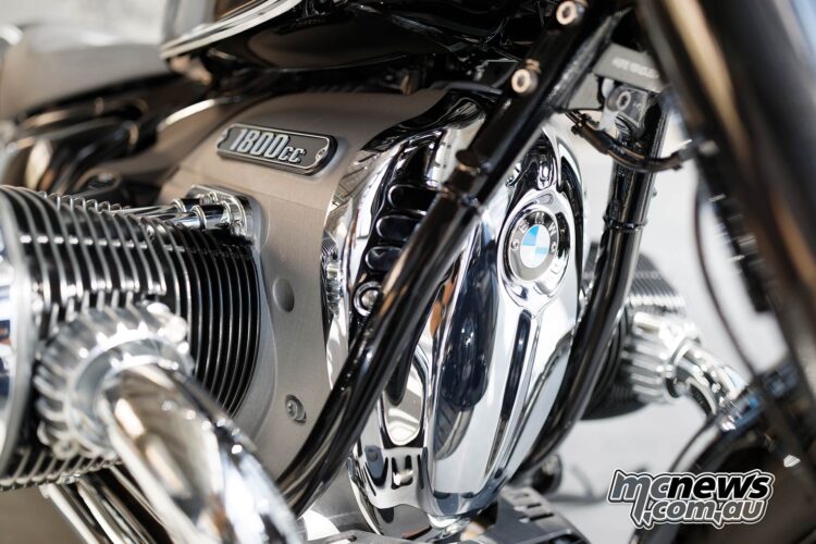 BMW R 18 Review | BMW's new cruiser ridden | MCNews