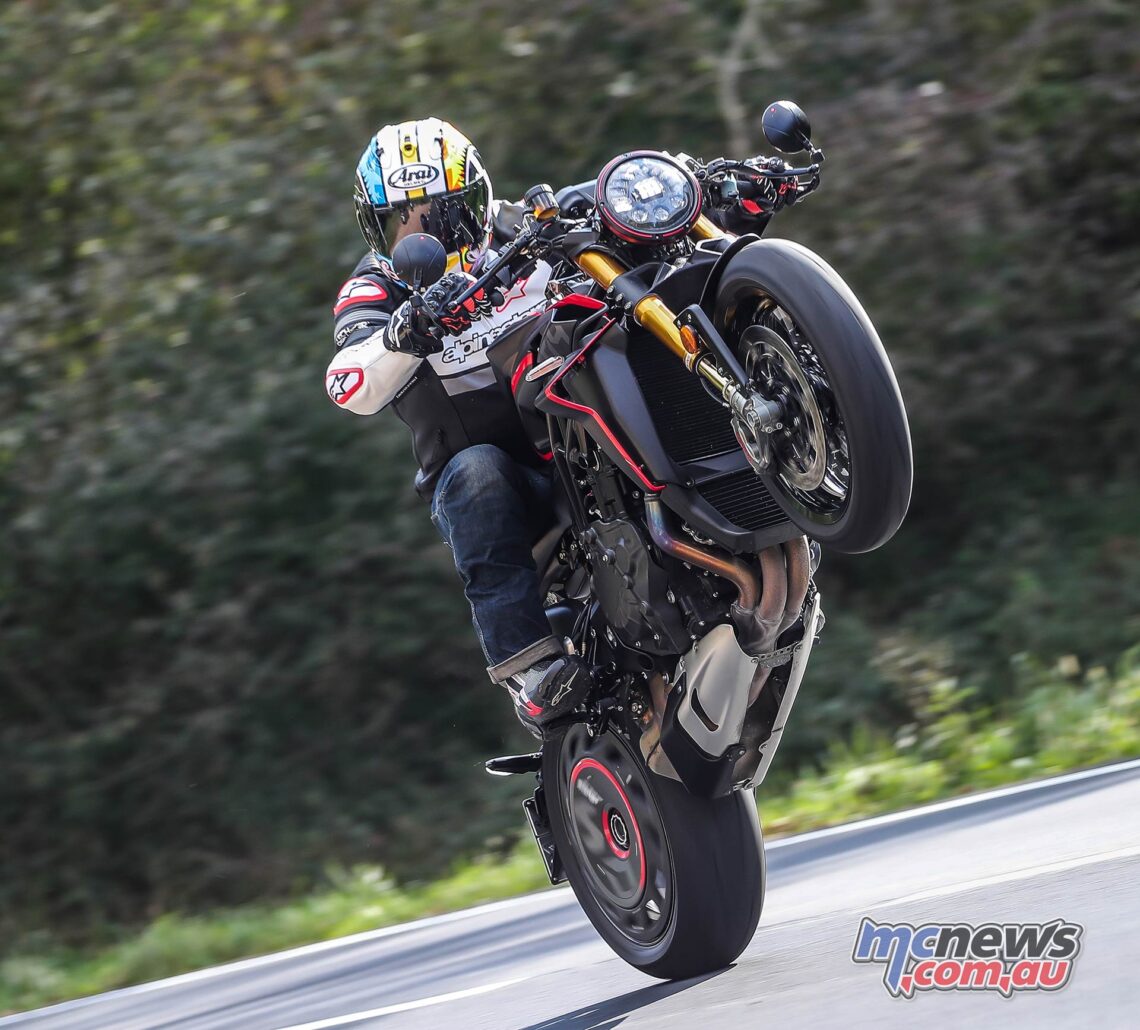 MV Agusta Rush 1000 Review | MCNews