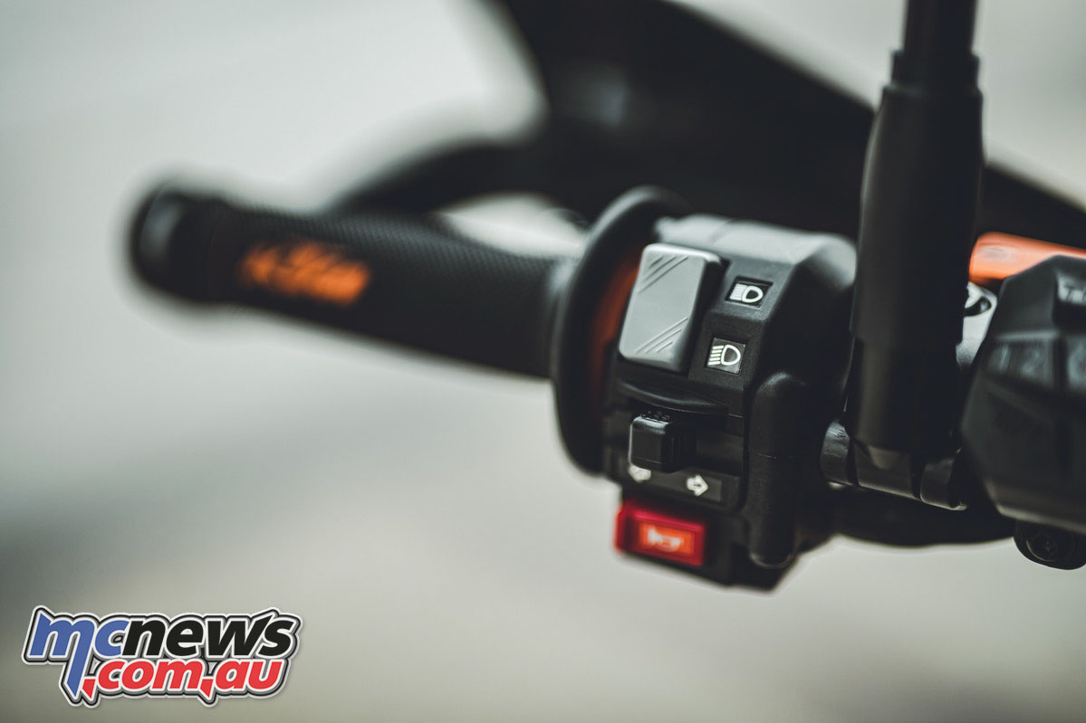 2021 KTM 690 Enduro R & 690 SMC R break cover | MCNews
