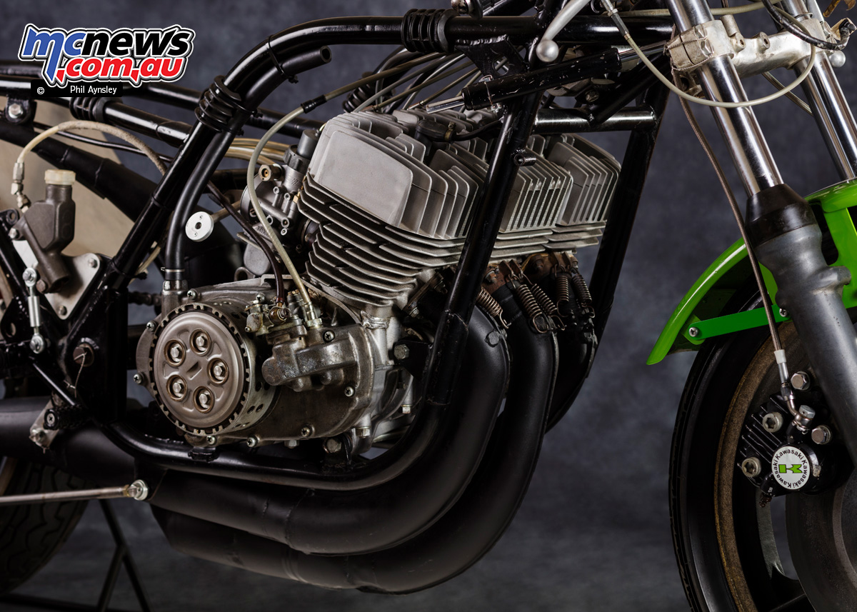 The infamous Kawasaki H2R 750 two-stroke triple | MCNews
