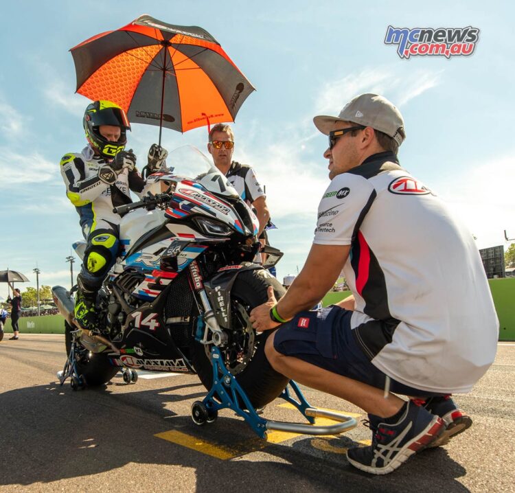 We talk BMW M 1000 RR and ASBK with Glenn Allerton | MCNews