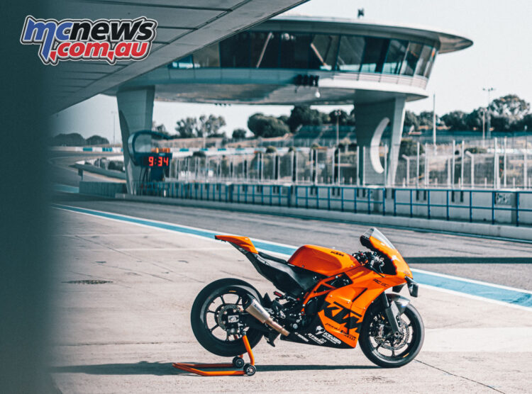 KTM reveals RC 8C racing prototype | 128 hp | 140 kg | MCNews