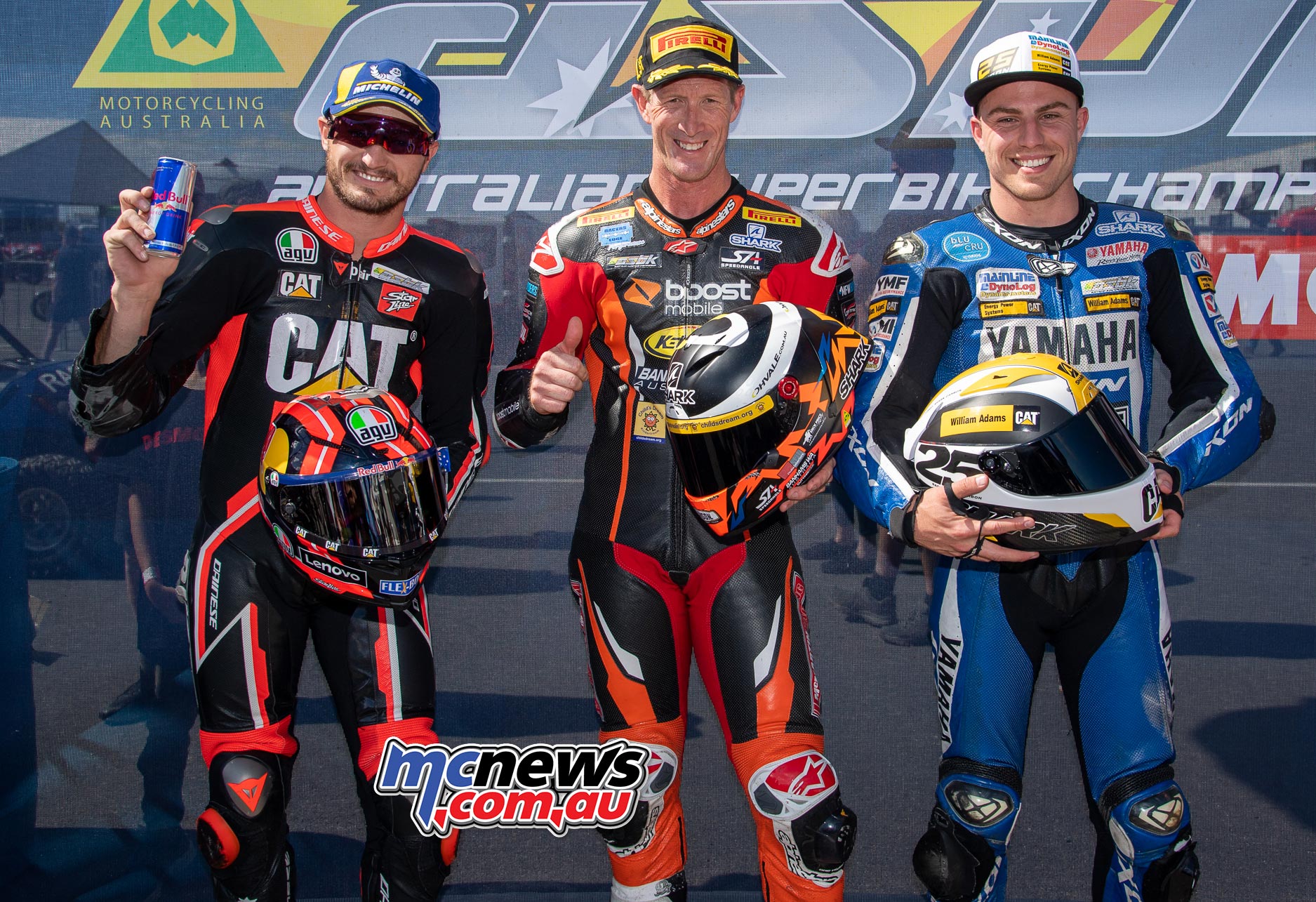 Wayne Maxwell lowers the lap record again to take pole position | MCNews