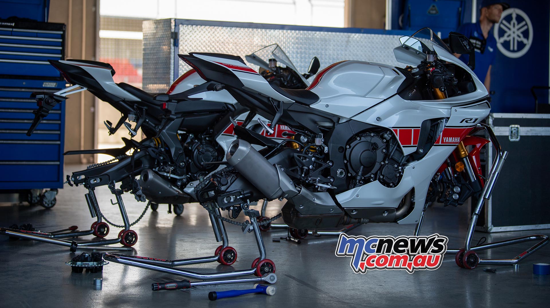 Yamaha R7 & Aprilia RS660 take on IOMTT in Supertwin TT | MCNews