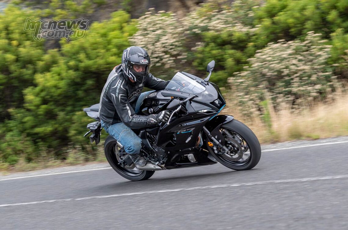 2022 Yamaha YZF-R7 LAMS Review | Motorcycle Test | MCNews