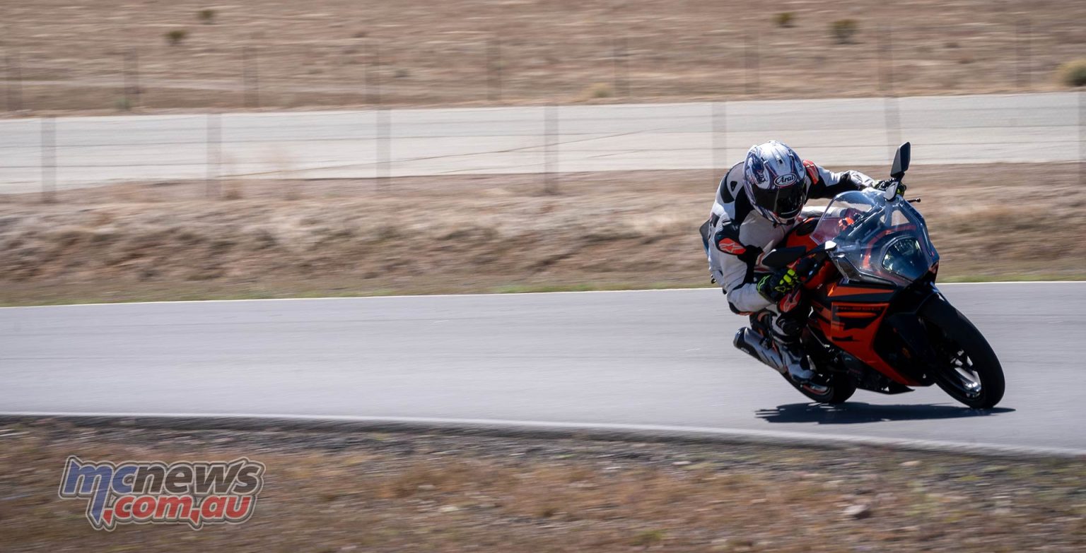 KTM RC 390 Review – Track test with Rennie | MCNews