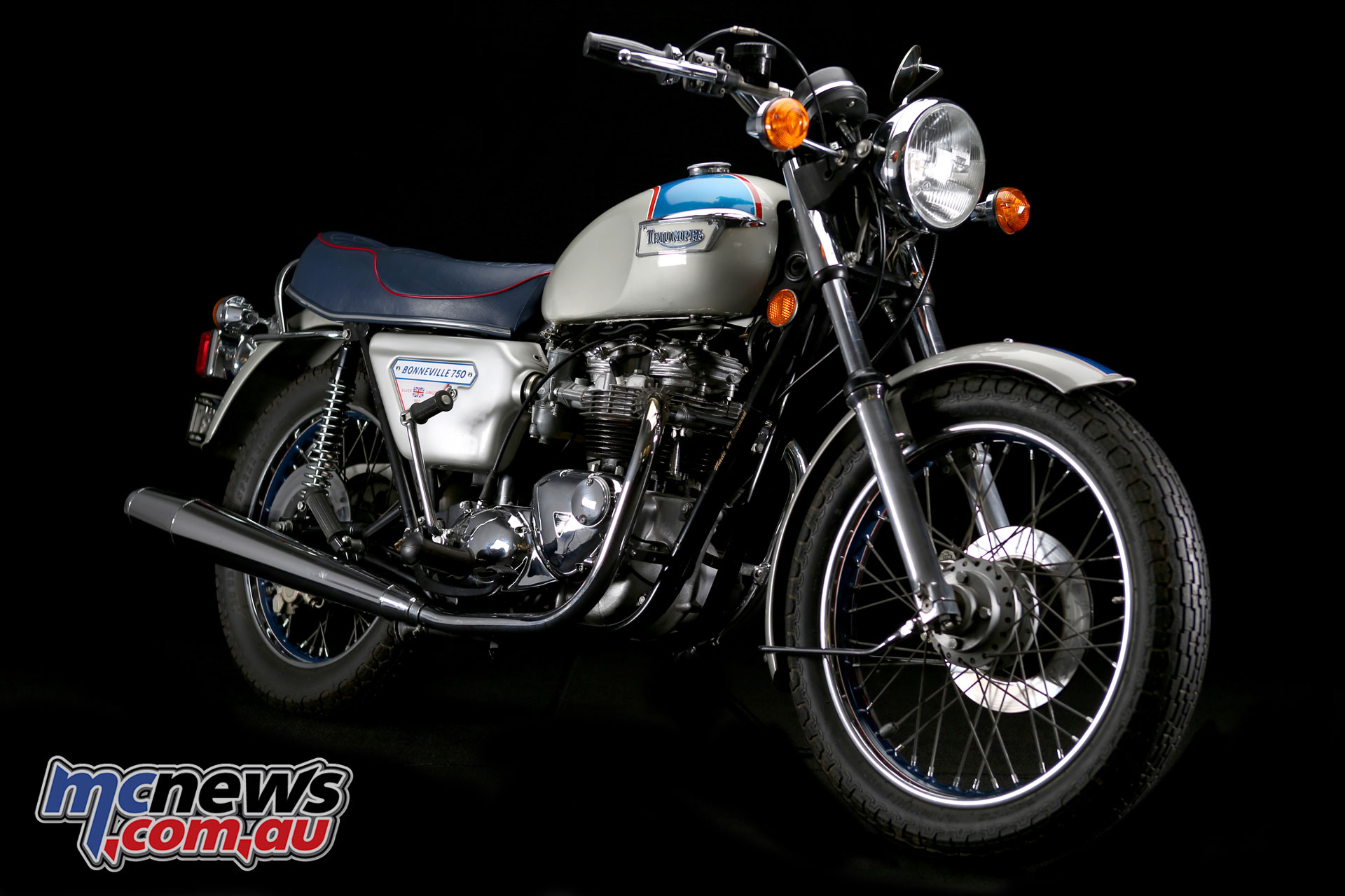 Triumph Bonneville Silver Jubilee | Triumph goes Royal | MCNews