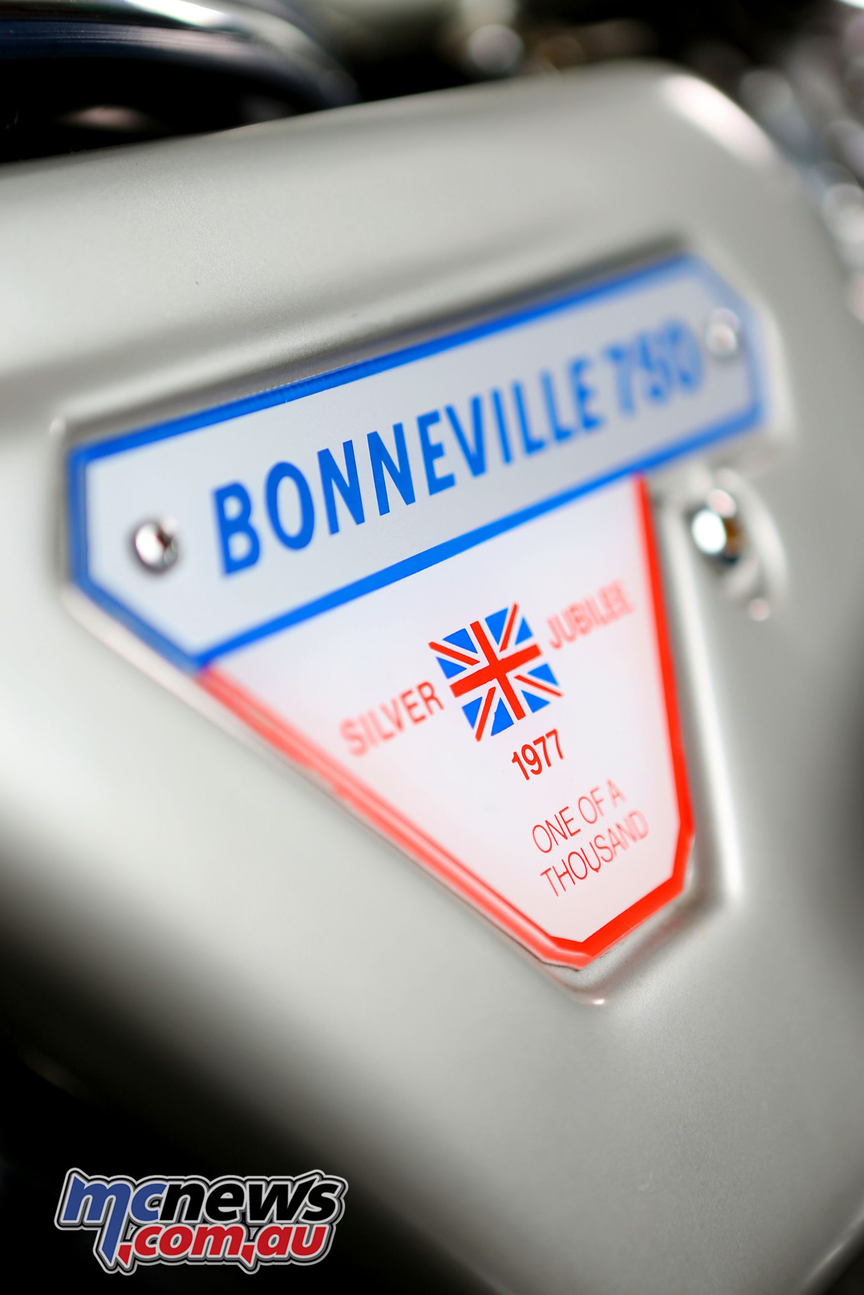 Triumph Bonneville Silver Jubilee | Triumph goes Royal | MCNews