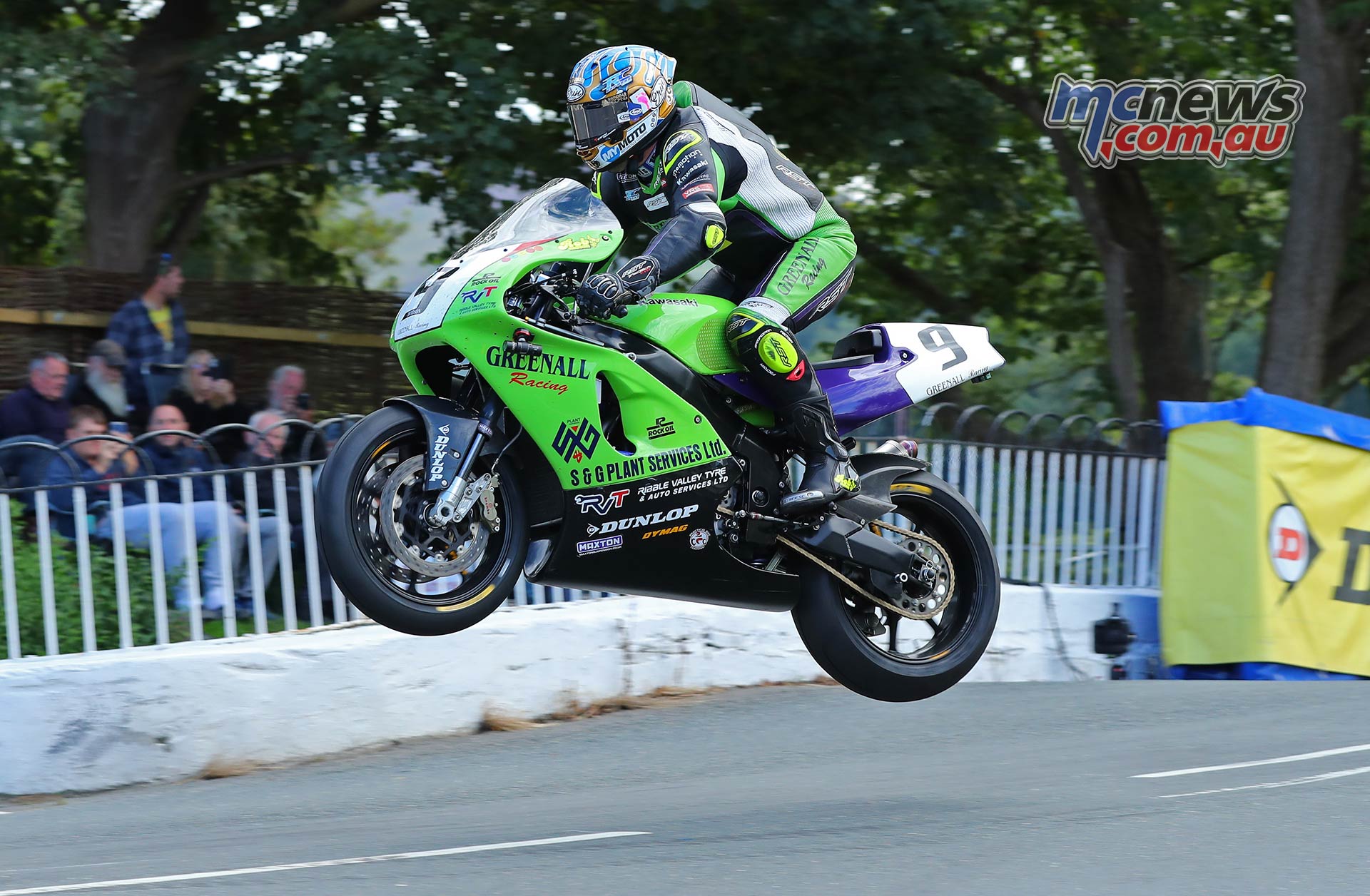 Hodson leads home a Kawasaki 1-2-3-4 at Classic Superbike Manx GP | MCNews