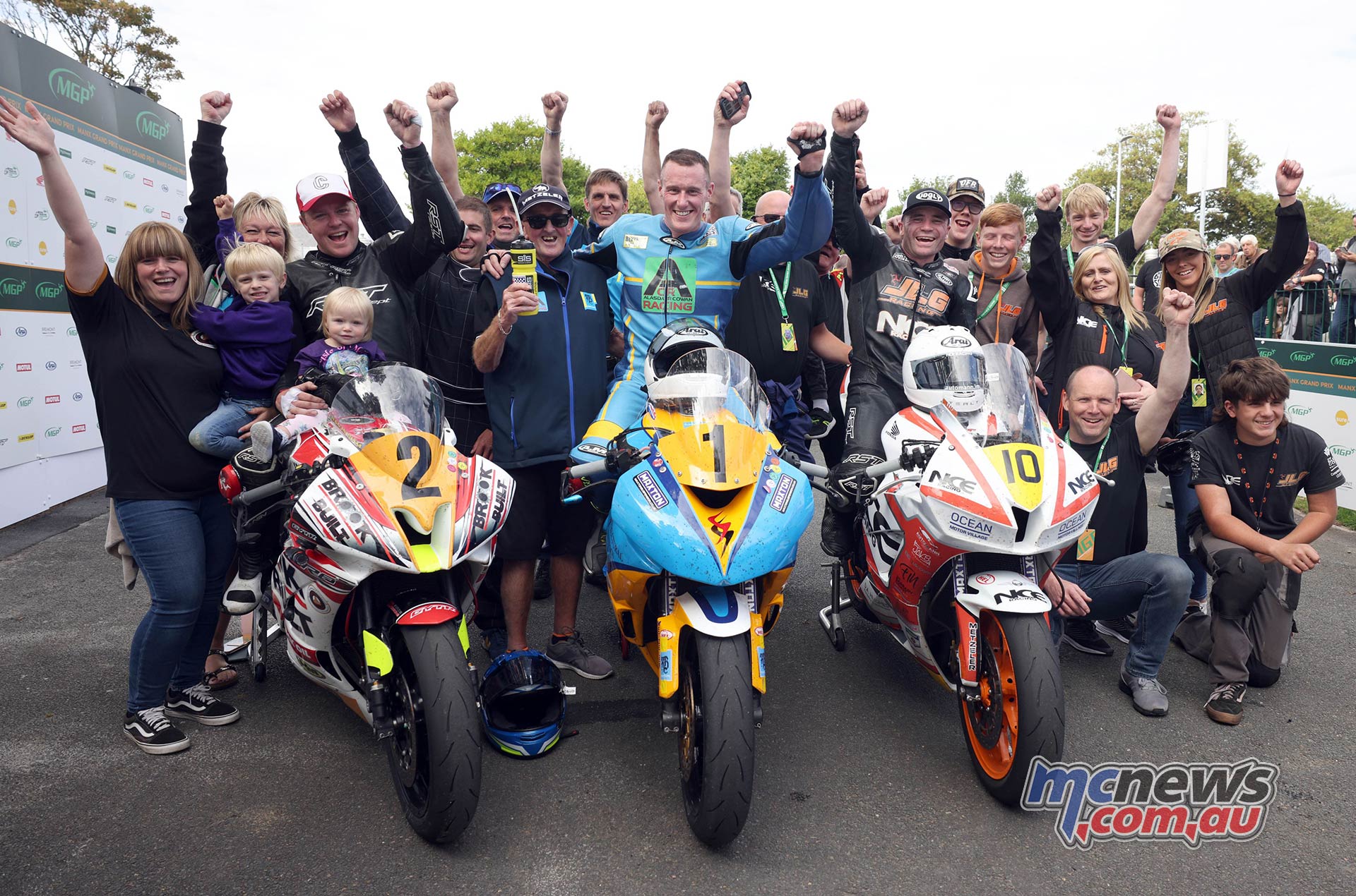 Stephen Smith wins new look Senior Manx Grand Prix | MCNews
