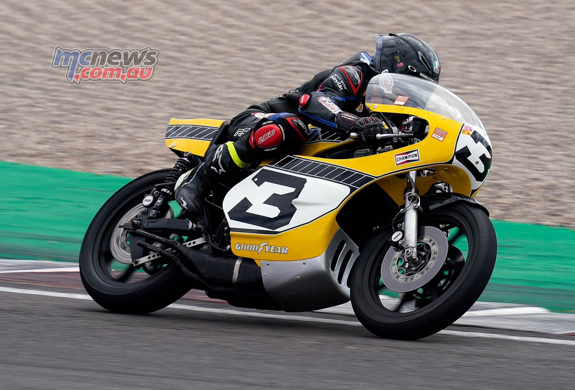 Yamaha Racing Heritage Club on display and in action at Donington Park ...