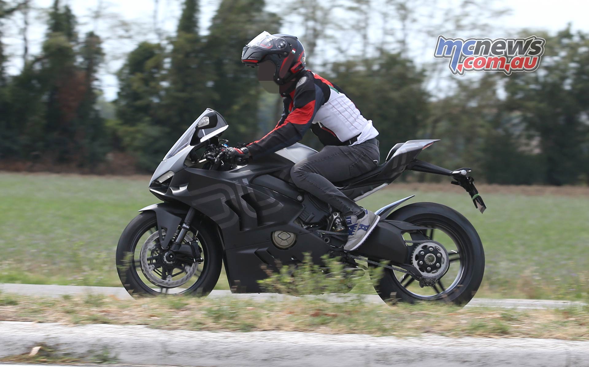 Spy Shots - New Ducati Panigale V4 R...? | MCNews