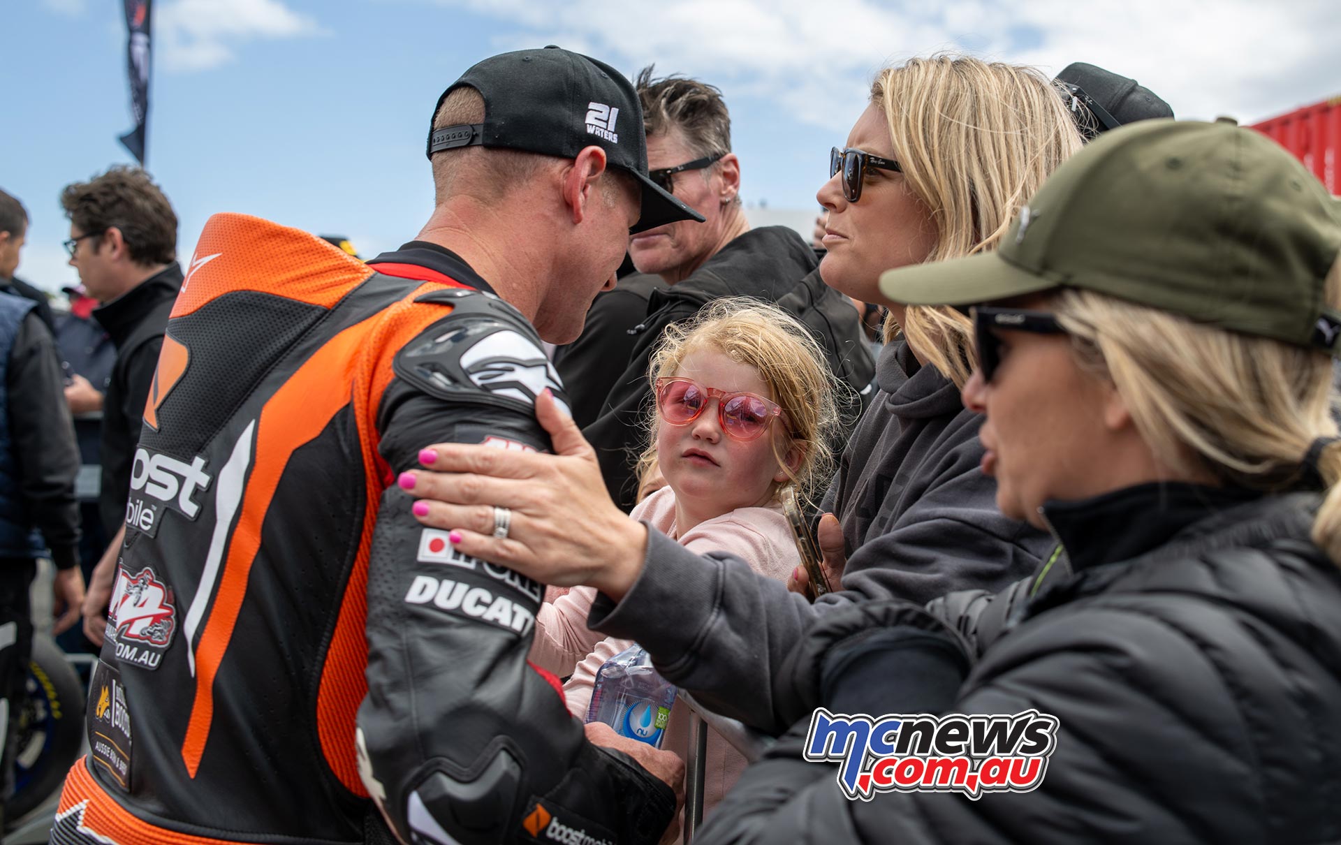 Waters wins as Maxwell crashes out after contact with Herfoss | MCNews