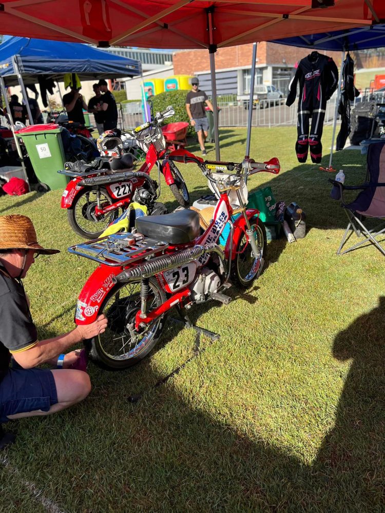 Wicks & Hollis win 2022 Australian Postie Bike GP | MCNews