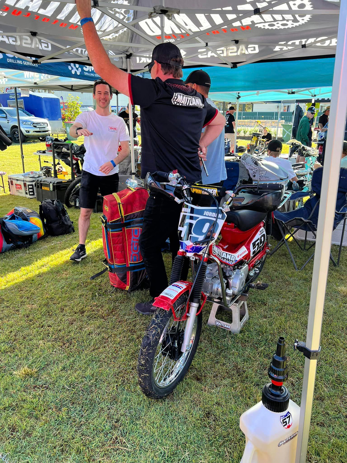 Wicks & Hollis win 2022 Australian Postie Bike GP | MCNews