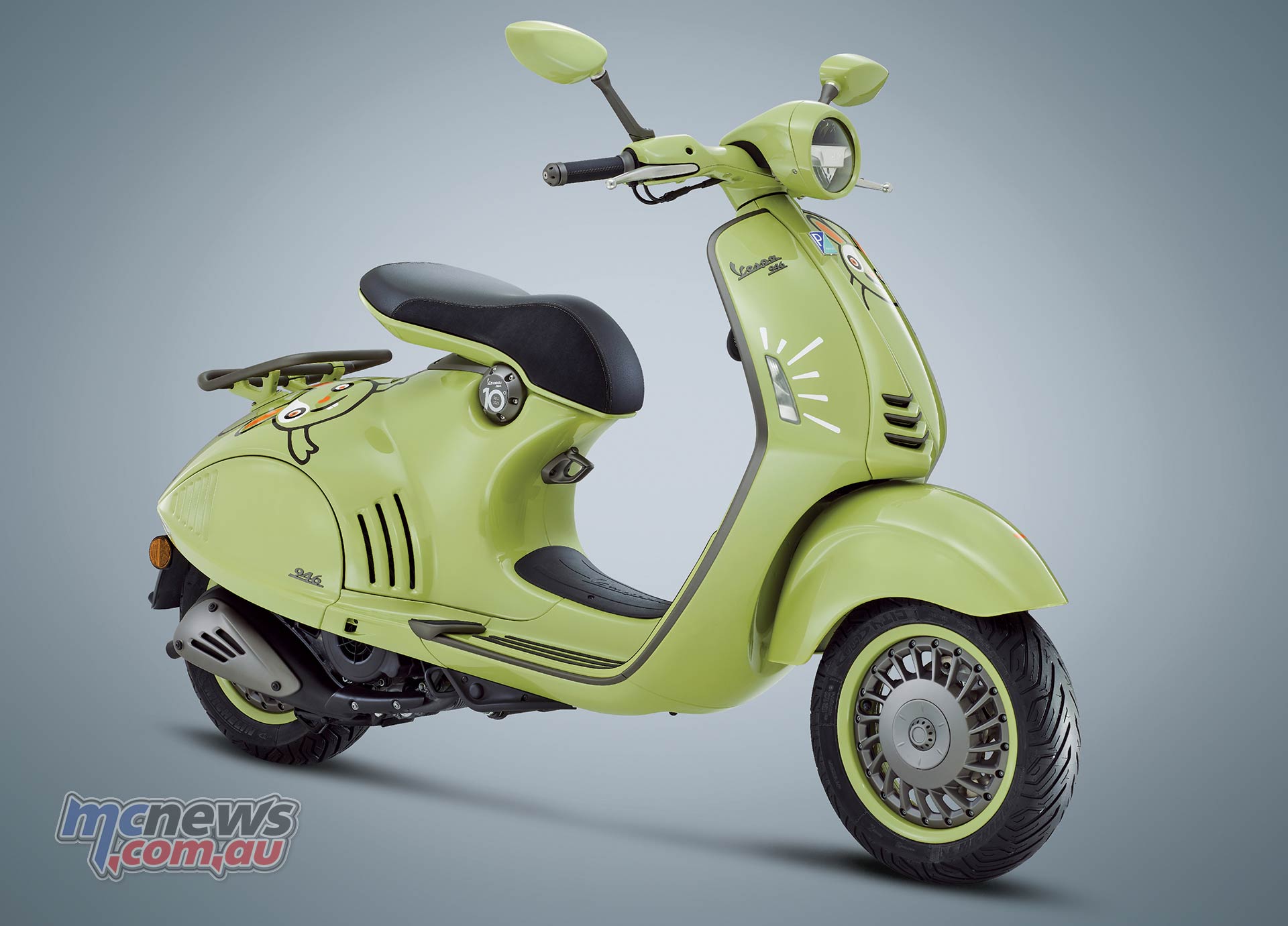 Vespa 946 10° Anniversario - The world's most beautiful scooter | MCNews