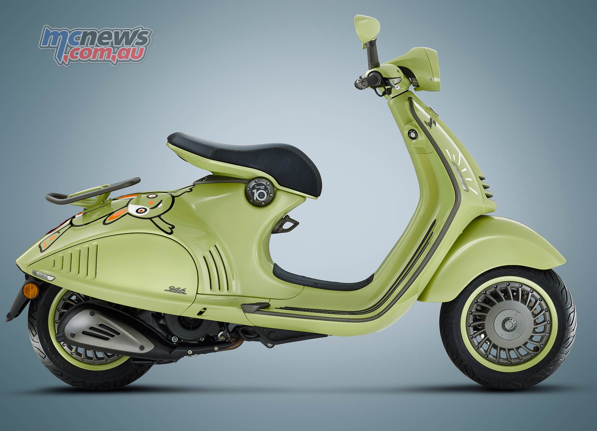 Vespa 946 10° Anniversario - The world's most beautiful scooter | MCNews