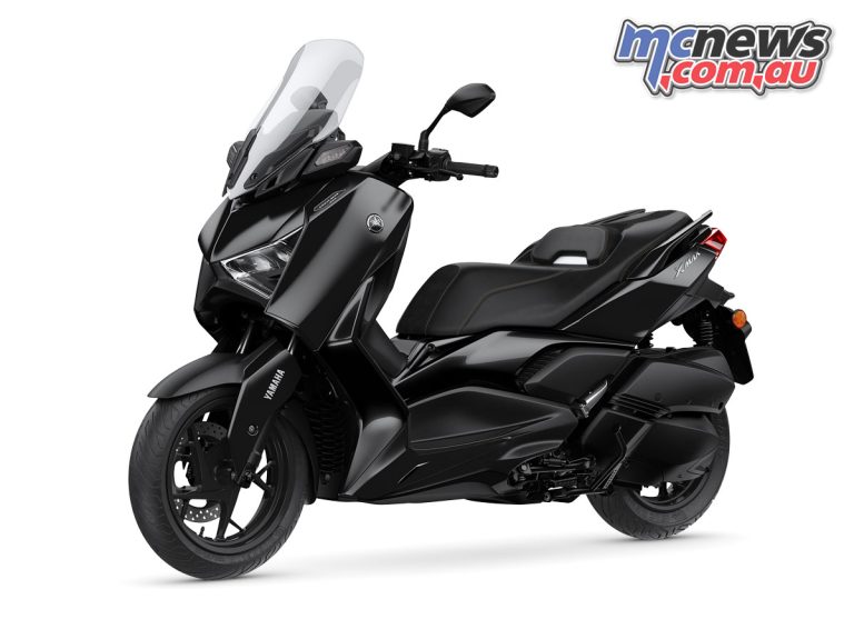 Restyled Yamaha XMAX 300 for 2023 with TFT | MCNews