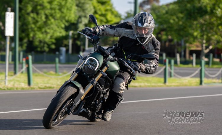 Benelli Leoncino 800 Review | Motorcycle Test | MCNews