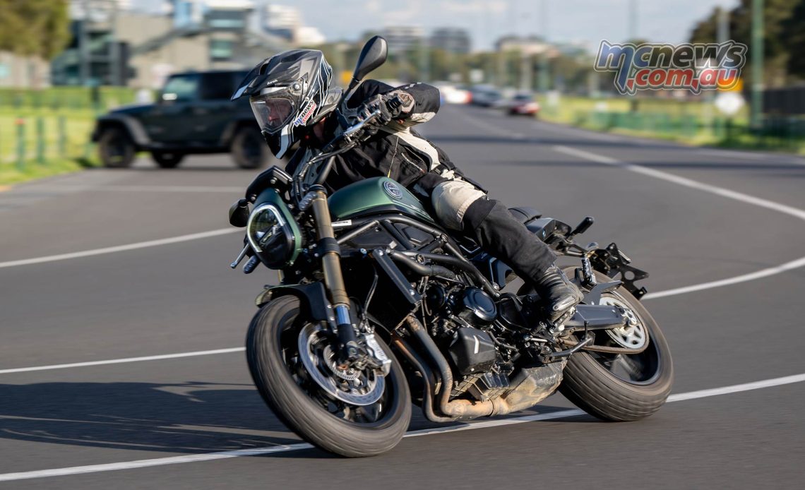 Benelli Leoncino 800 Review | Motorcycle Test | MCNews